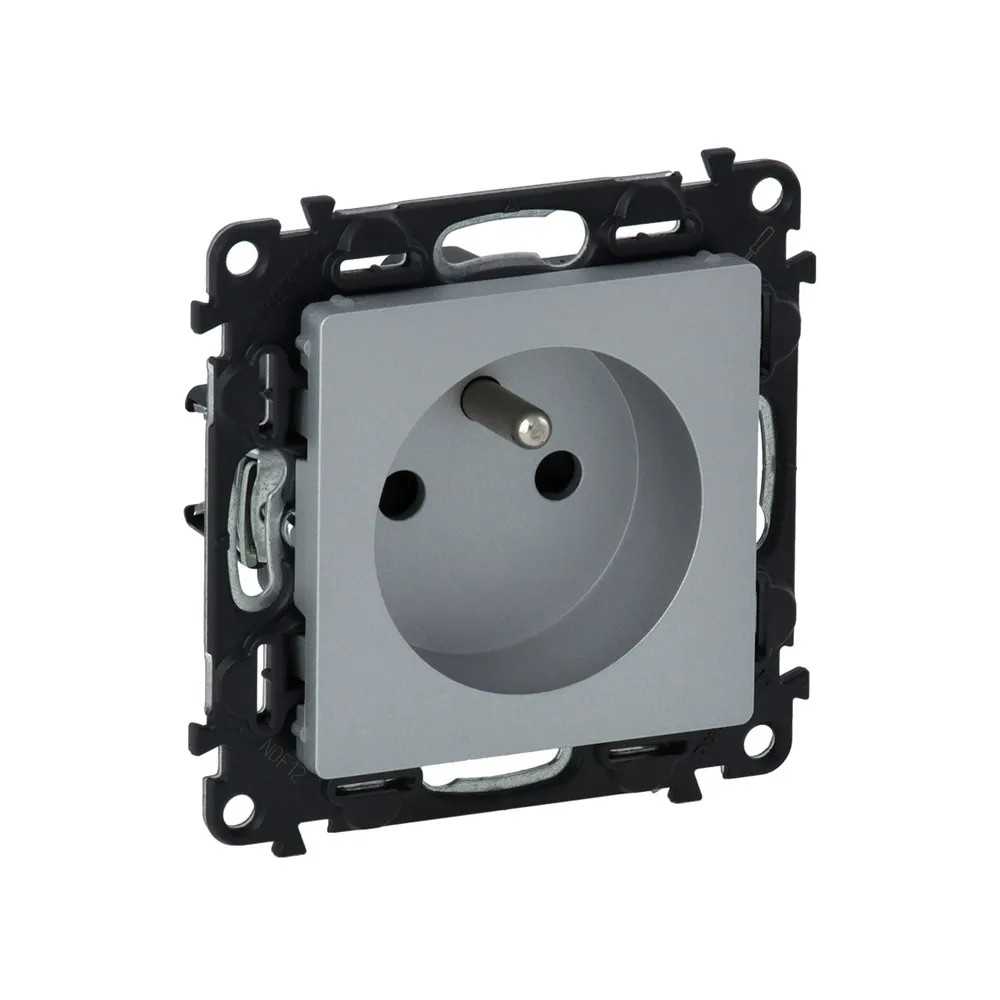 Legrand Zásuvka Valena Life 2P + T, 16 A - 250 V, hliníková nakúpiť v OBI