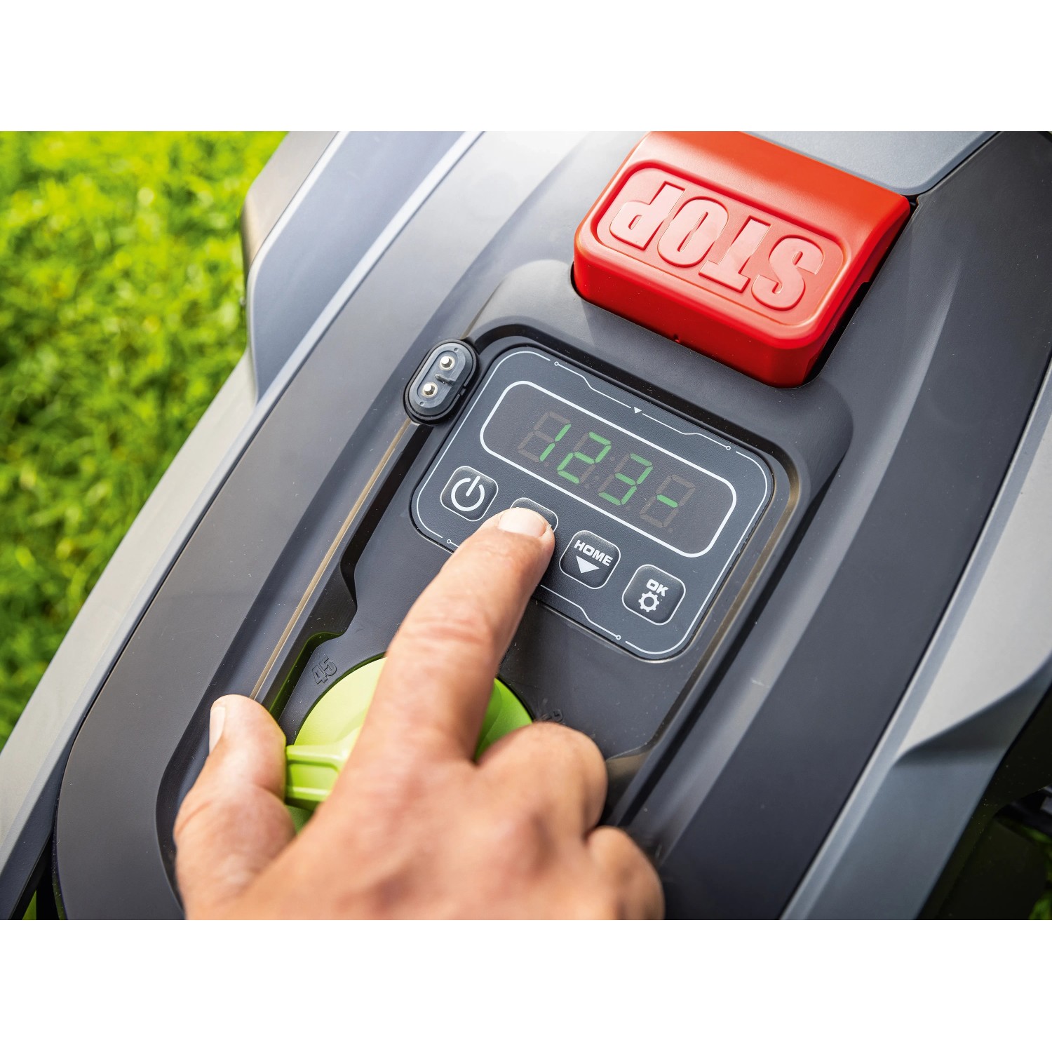 LUX-TOOLS Aku robotická kosačka A-RMR-300-24 nakúpiť v OBI