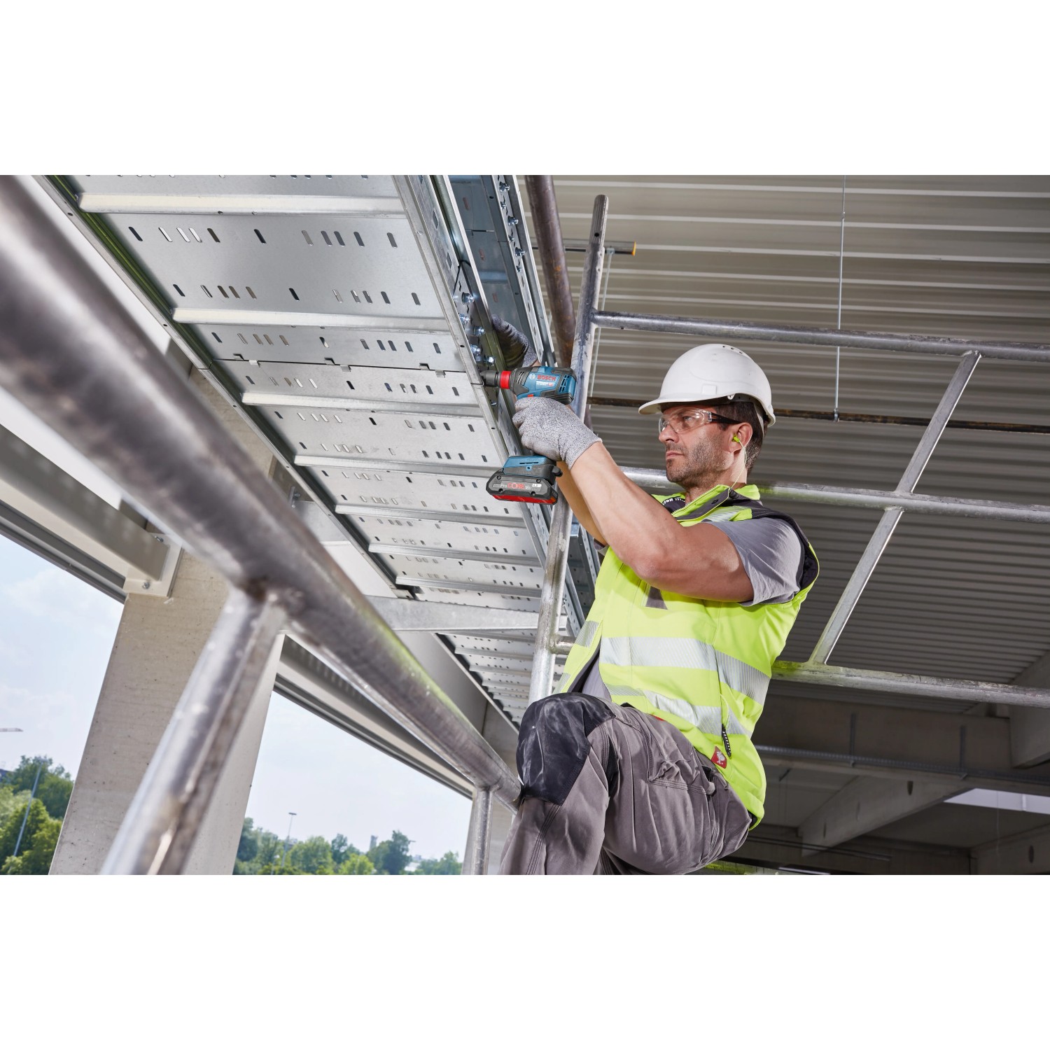 Bosch Professional Aku rázový uťahovák GDX 18V-200 C Solo