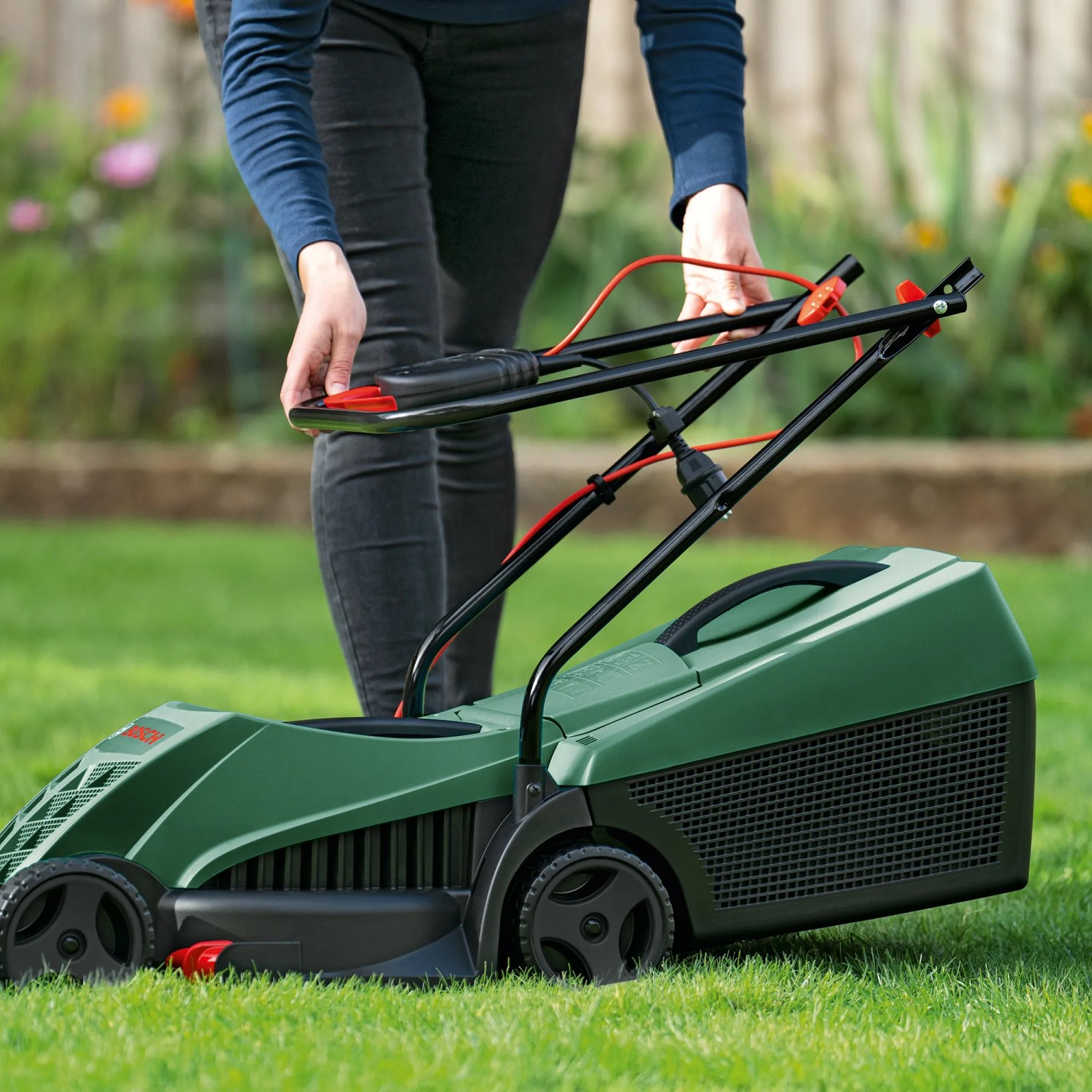 Bosch Elektrická kosačka na trávu Easy Rotak 32-215