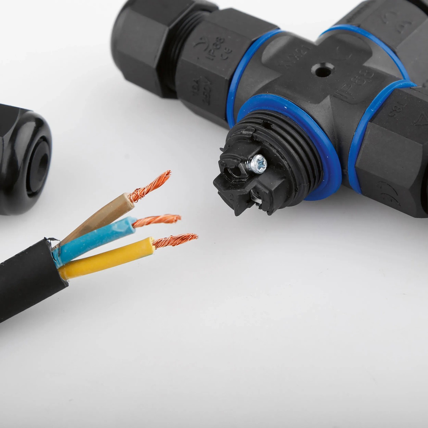 Vodotesná káblová spojka "X", IP68, 3x 0,75-1,5 mm2, 250V/16A nakúpiť v OBI