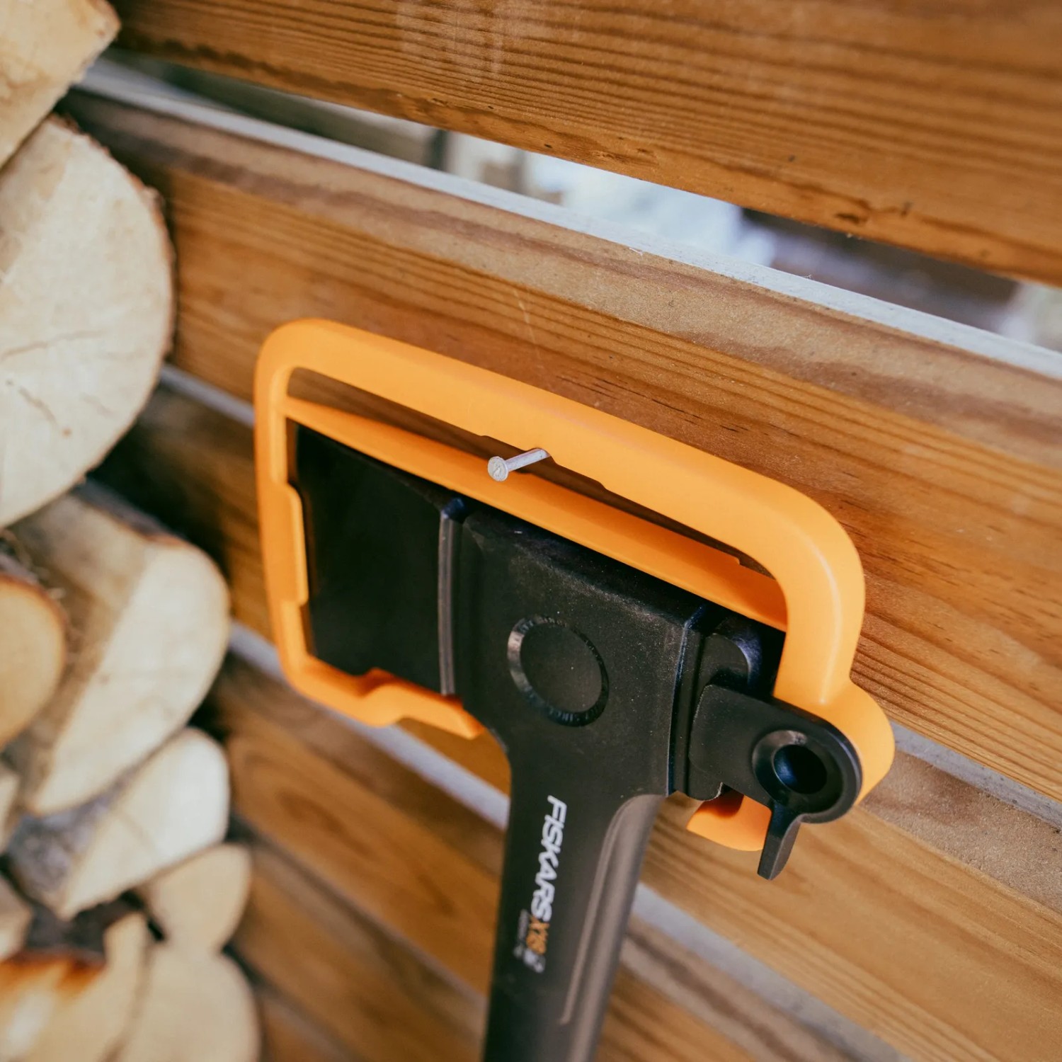 FISKARS Univerzálna sekera X-series (XS) X14, 35,5 cm (1069102)
